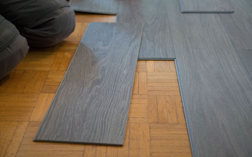 Jak položit plovoucí podlahu na parkety